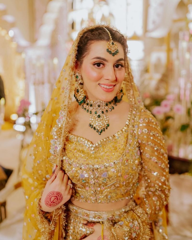 Vibrant Mehndi Brides Making Rounds On The Internet!