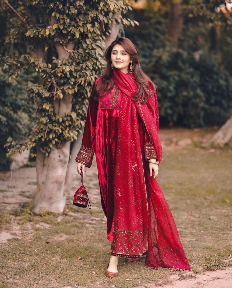 Durefishan Saleem In A Maroon Velvet Attire, Stealing The Limelight!