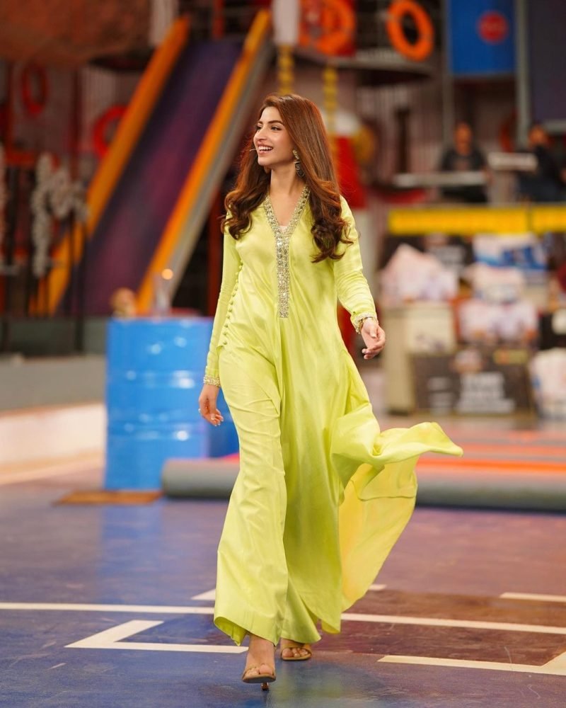 Top 5 Breathtaking Looks From Iftar Shows That We Absolutely Love!
