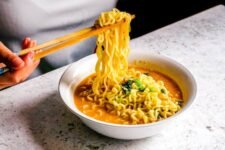 9 Harmful Side Effects of Instant Noodles! - Sunday